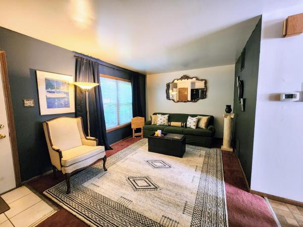 2 Bedroom Home 6 Mins To United Center With Parking - Burbank, IL
