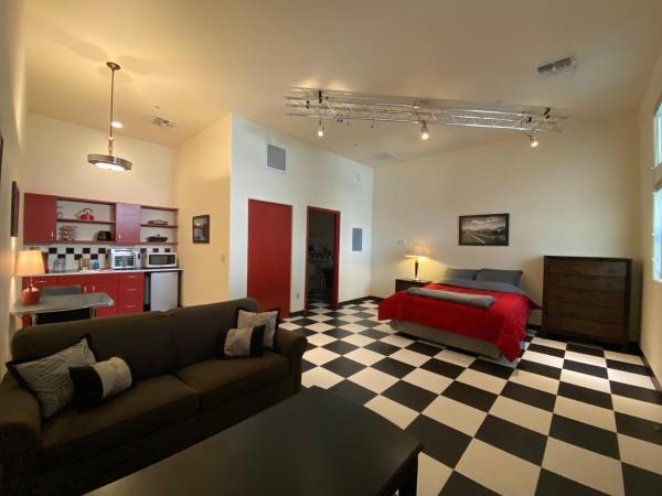 Brunswick Studio 101 - Kingman, AZ