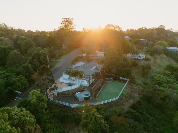 Monty's House - Montville