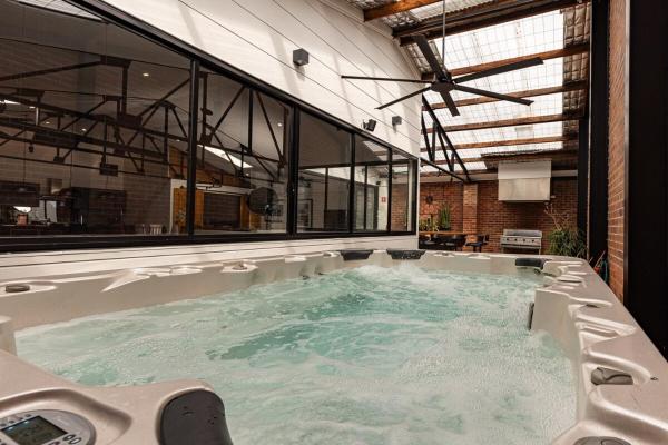 Newcastle Cbd Penthouse, Spa & Entertainment - Wickham