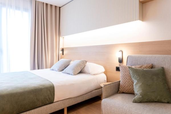 Aparthotel Atenea Calabria - Sant Just Desvern