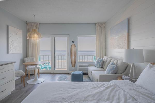 Hampton Tides-ocean View-top Floor With Balcony - Hampton Beach, NH