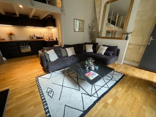Loft De Charme Au Cœur Du Centre Historique - Blanquefort