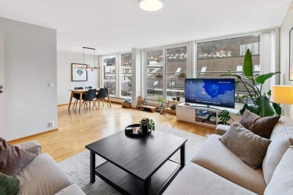 Dinbnb Apartment L Elevator - 18spm Balcony - 2 Min To City Train - Bergen