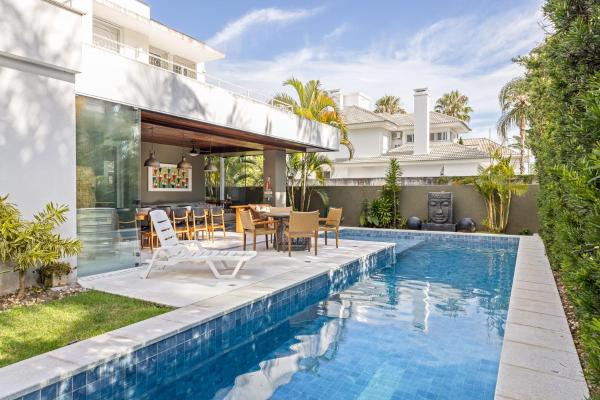 Casa 4 Suítes Jurerê Internacional - Faxineira E Cozinheira Incluídos Todos Os Dias - Florianópolis