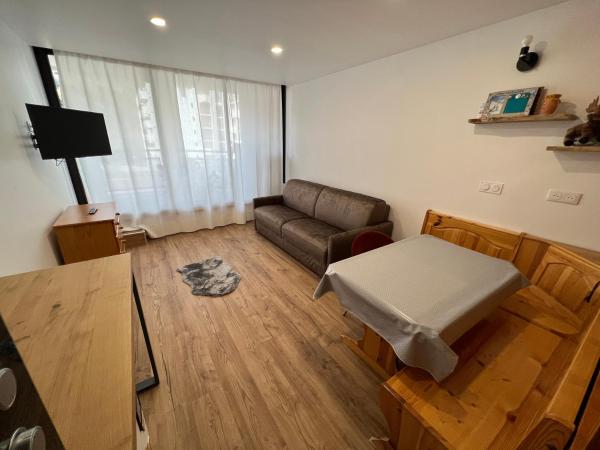 Pied Des Pistes Isola Isola 2000 - Le Piignals Front De Neige - Isola