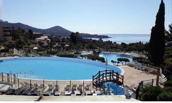 Superbe Duplex T3 Climatisé Avec Terrasse Et Solarium, Magnifique Vue Mer Et Golf - Saint-Raphaël