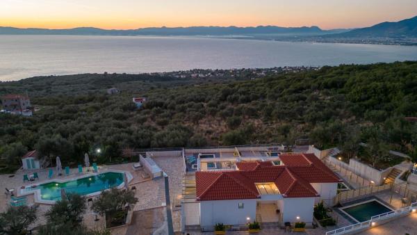 Villa Needa's - View With Private Pool - Kalamata