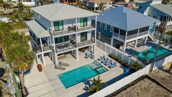 Brand New Everything - Steps From Beach - Fort Myers Beach, FL