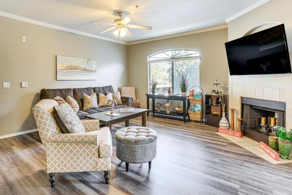 Close To Golfing And Shopping Condo In Scottsdale! - Scottsdale, AZ