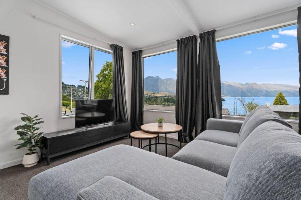 Central 2 Bedroom Apartment Lake Views - Queenstown