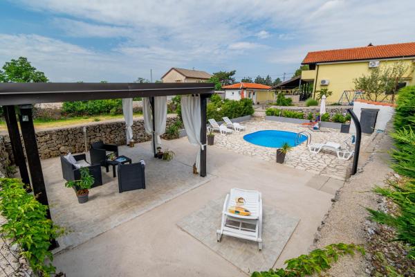 Family-friendly Apartments With Swimming Pool Krasica, Rijeka - 18059 - Bakar