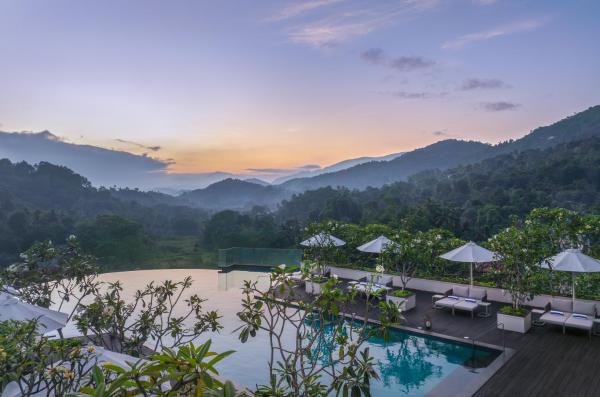The Golden Crown Hotel - Sri Lanka