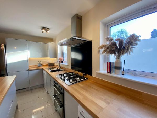 Cosy 3 Bedroom House, Bath Road, Cheltenham - Cheltenham