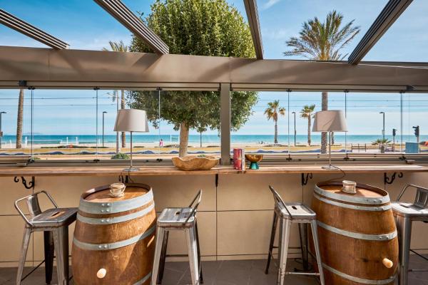 Beachfront Apartment With Private Taberna - By Welcomely - El Campello