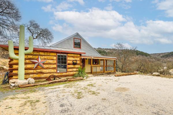 Fire Pit, Views Peaceful Texas Hill Country Cabin - Utopia, TX