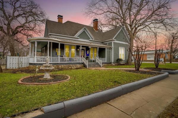 The Gallery House Boutique Hotel - Stephenville, TX