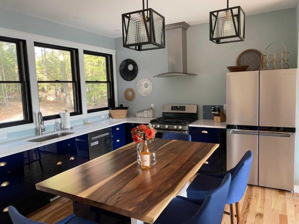 Sunrise Sands Retreat Beach And Dock - Traverse City, MI