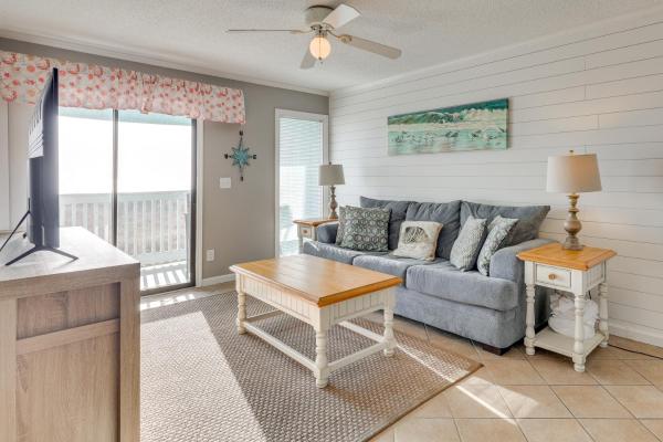 Balcony With Ocean Views Carolina Beach Condo! - Carolina Beach, NC