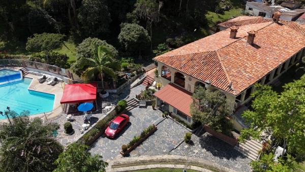 Hotel California Pacho - Pacho