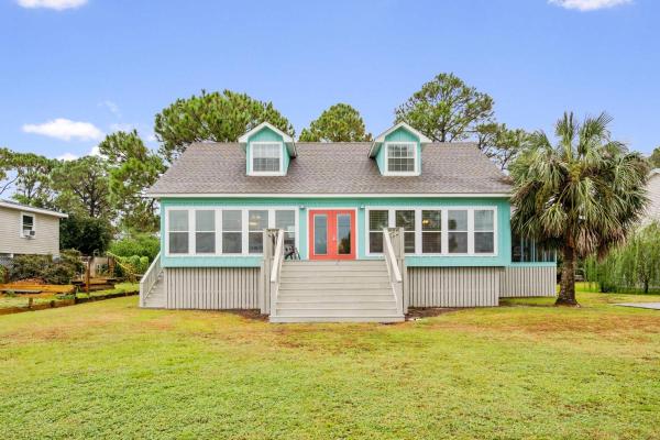 Spacious Audubon Home In Colony Cove W Water Views - Dauphin Island, AL