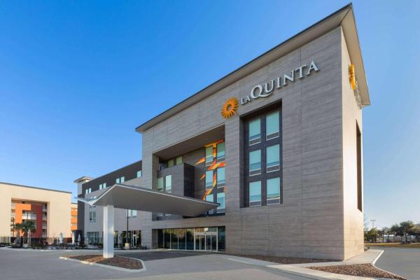 La Quinta Inn & Suites By Wyndham San Antonio At The Rim - San Antonio, TX