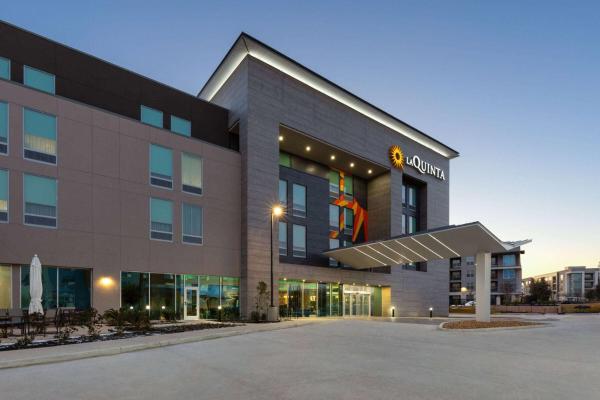 La Quinta Inn & Suites By Wyndham San Antonio At The Rim - San Antonio, TX
