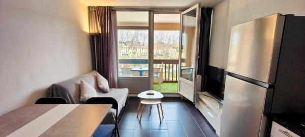 Apt With Balcony Near Downtown Fréjus - Fréjus