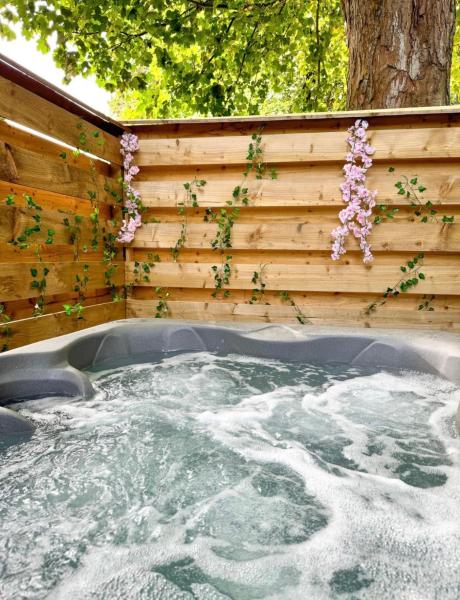Boann 5 - Hot Tub-hunting Tower Lodges-luxury-families-romantic - Perth