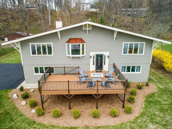 Up North Escape - Modern Home With Private Beach - Michigan