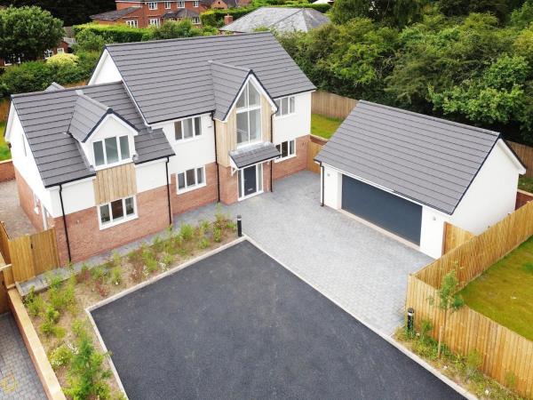 Exquisite Large Executive Home - West Midlands
