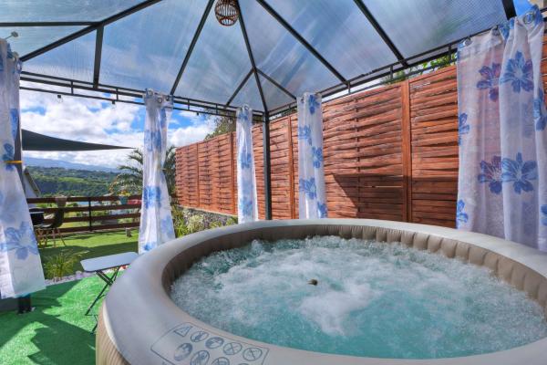 Ti Kaz Bourbon Vanille - Vue Montagne Jacuzzi - Réunion