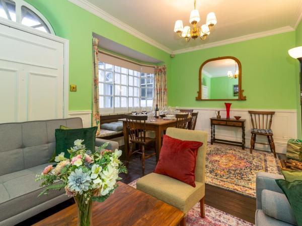 Spacious Home Sleeps 9 - Walker Cyclist Retreat -Pass The Keys - Shropshire