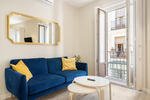 Modern, Brand-new Apartment For 4 In Las Letras - Huertas - Madrid