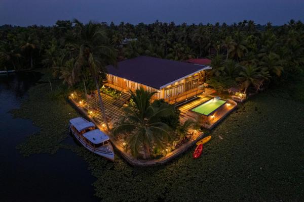 Kyna Backwaters - Kumarakom