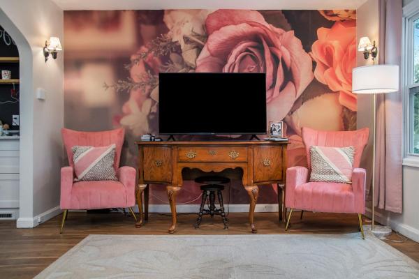 Sweet Rose Cottage A Romantic Getaway - Omaha, NE