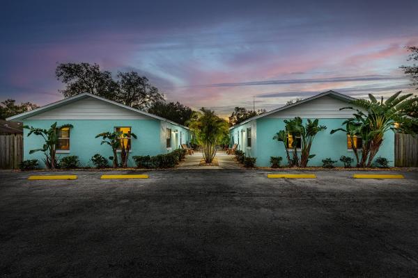 Suites Of Tarpon Springs! - Tarpon Springs, FL