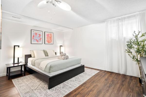 1 Bedroom Cozy Retreat - Queen Bed, Pet Friendly, Smart Tv, Secure & Private Access, Free Parking, Netflix & More! - Calgary