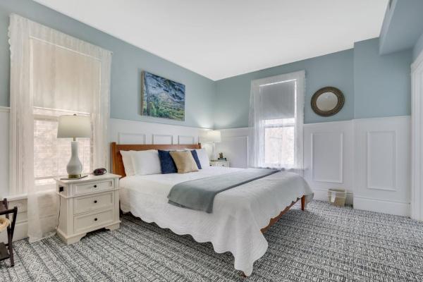 50 Lincoln Short North Bed & Breakfast - Grove City, OH