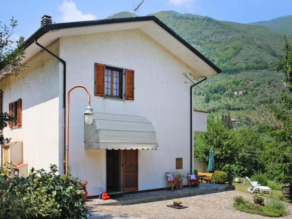 Beautiful Holiday Home Casa Vado With Above Ground Pool In Camaiore - Camaiore