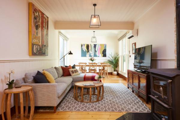 Tiffany's Cottages - Magnolia Cottage - Bright