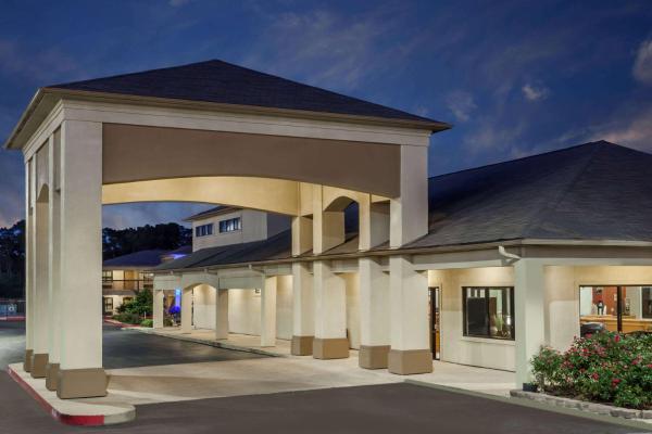 Days Inn & Suites By Wyndham Huntsville - Huntsville, TX