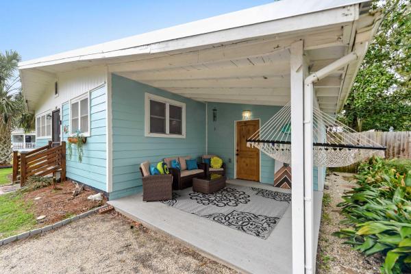 Sandy Feet Getaway Spacious Coastal Retreat 3 Min Walk To Coast - Mississippi
