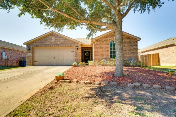 Suburban Home In Magnolia With Fenced Yard - Stagecoach, TX