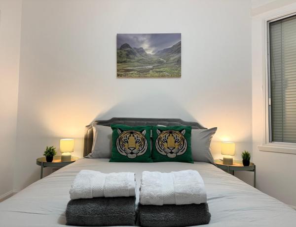 Cozy Central Flat At Prime Location With Free Private Parking And Short Walk Away From Edinburgh Castle - Leith