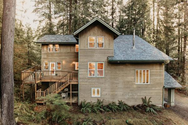 Snowline Cabin #51 - Ping Pong - Fireplace - Wi-fi - Glacier, WA