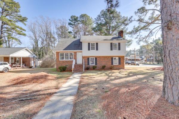4 Mi To Dtwn Home With Deck And Yard In Wilson - Wilson, NC
