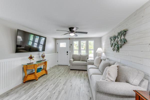 Walk To Beach Tropical Retreat In Anna Maria - Anna Maria Island, FL