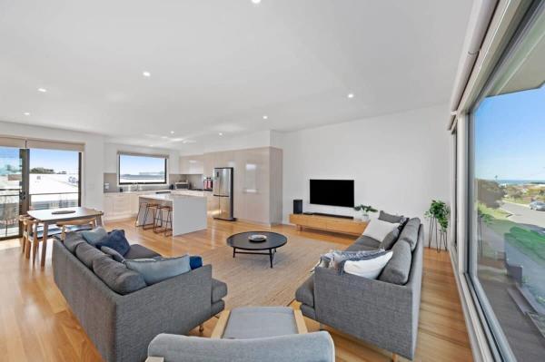 Sunrise Elegance In The Heart Of Torquay - Jan Juc