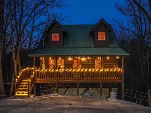 Bearadise-private Cabin That Sleeps 8, With 3 Full Bathrooms, Pool Table, Board Games And Wet Bar - Sevierville, TN